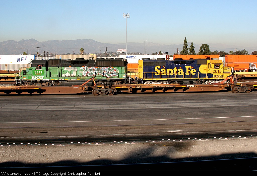 BNSF 3111 and BNSF 2615